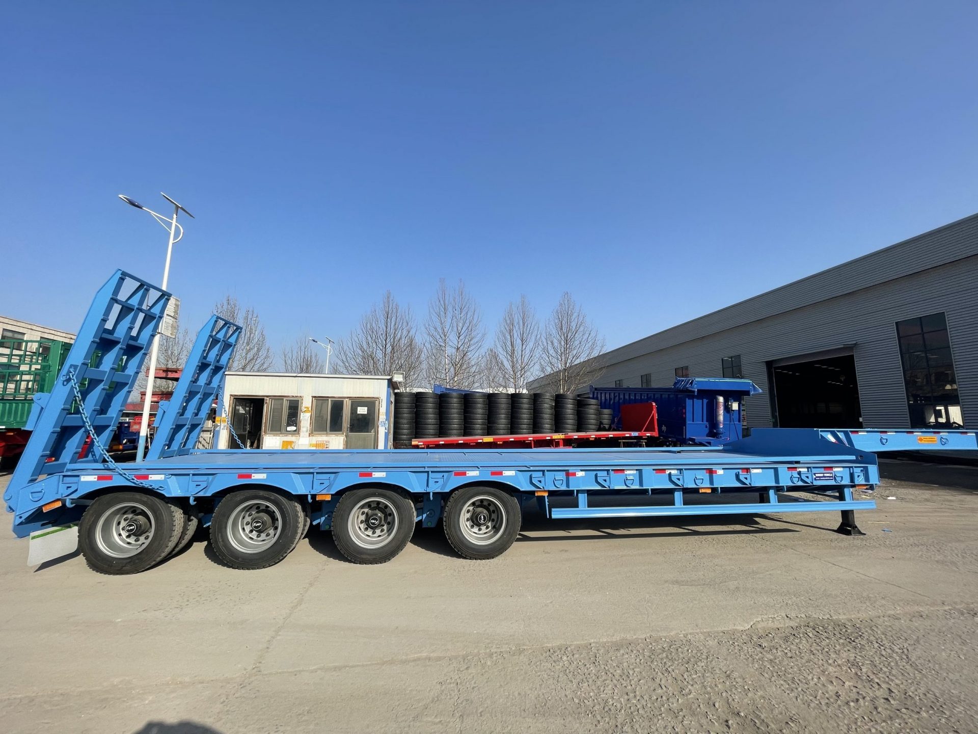 4 Axles 100-120T Lowbedlowboy Truck Semi Trailer|Luckin Vehicle