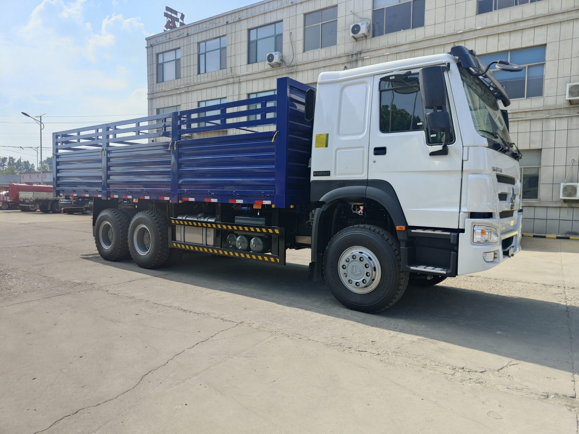 CIMC Sinotruk Sinotruk HOWO 6X4 371HP Lorry Fence Cargo Truck for Sale ...