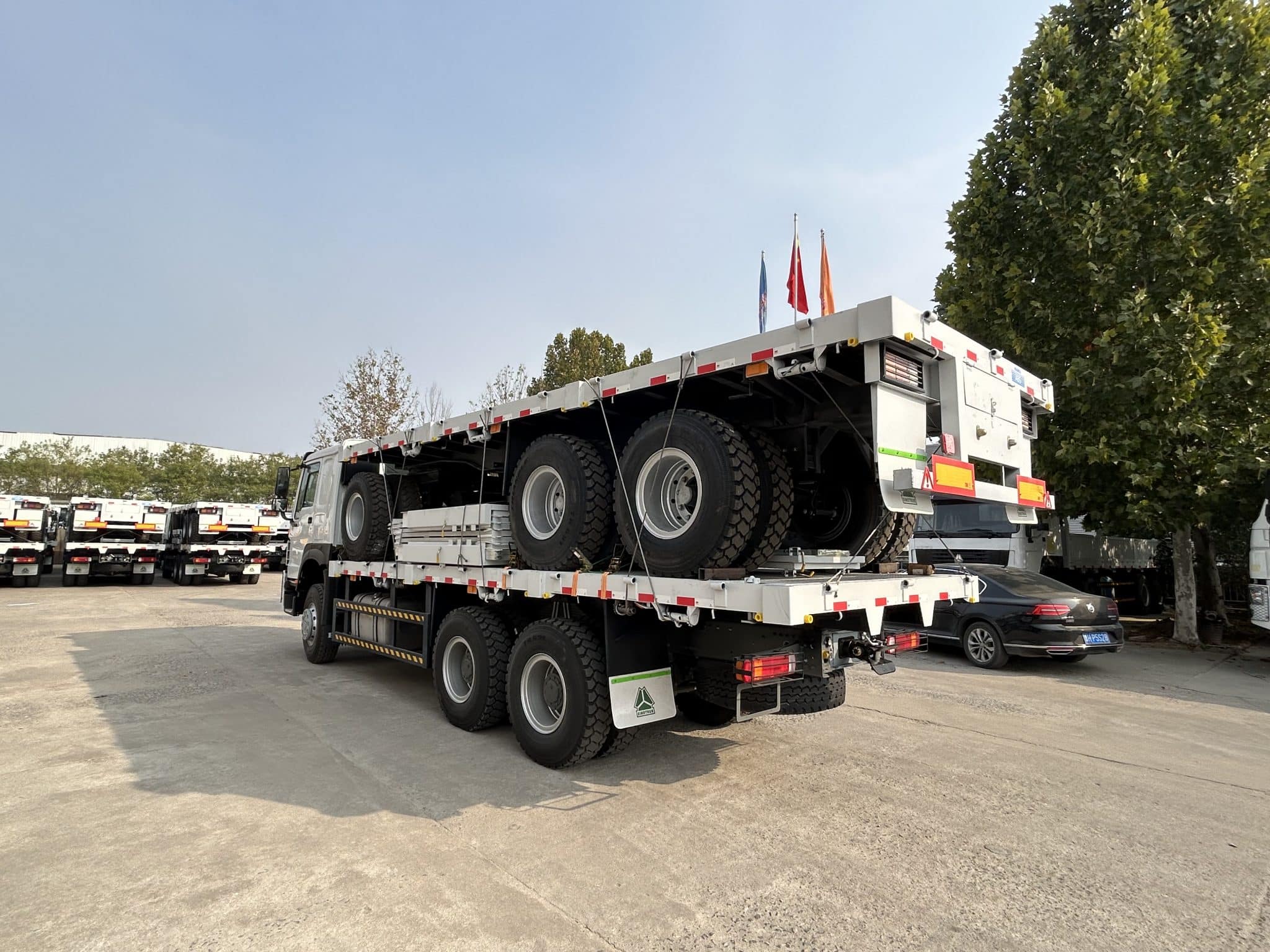 Sinotruk HOWO 400HP Cargo Truck and 3 Axle Side Fence Drawbar Trailer ...